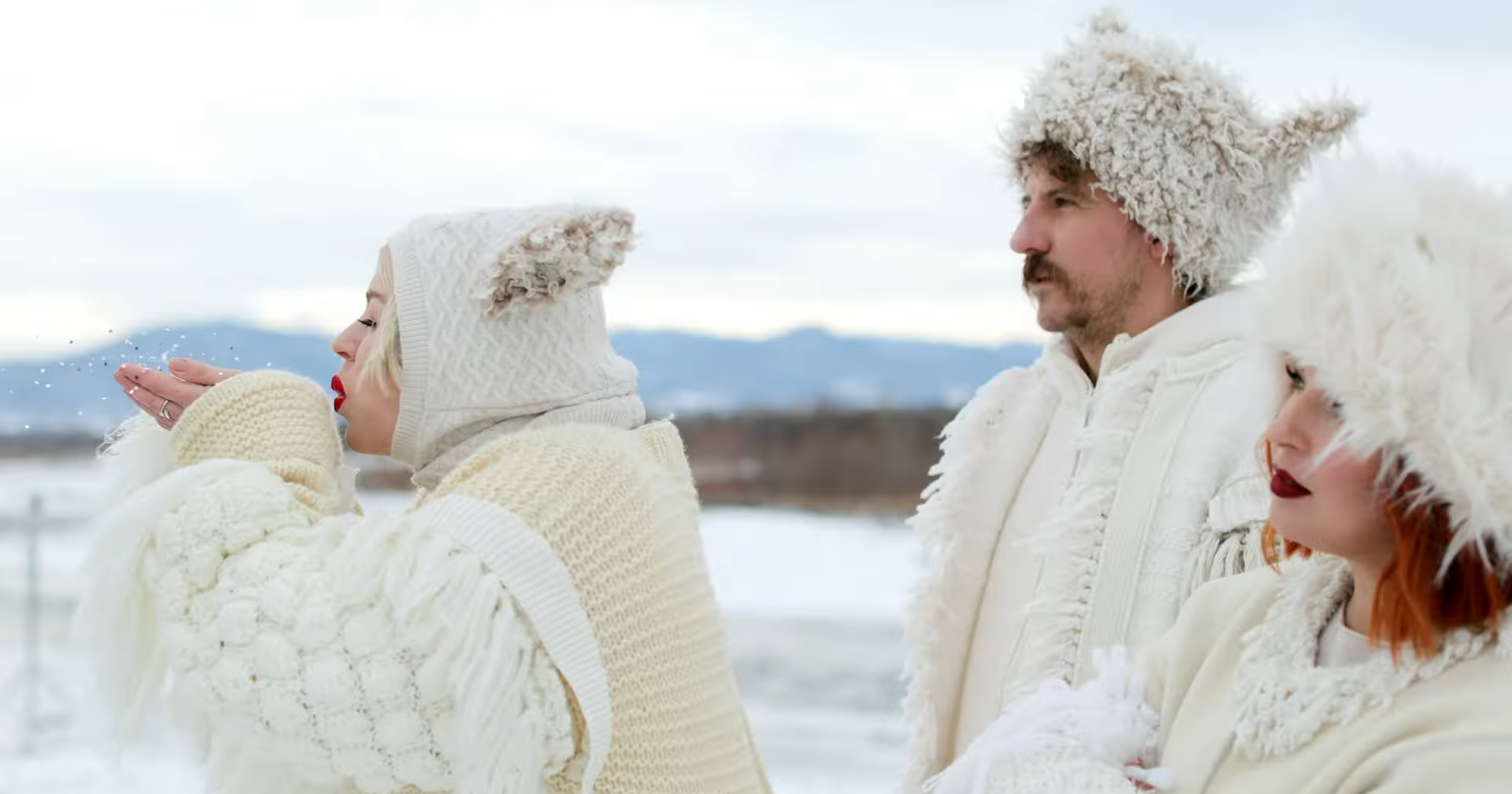 Дивіться трейлер документалки про українські зимові традиції. У ній знімуться Onuka і Клопотенко ...