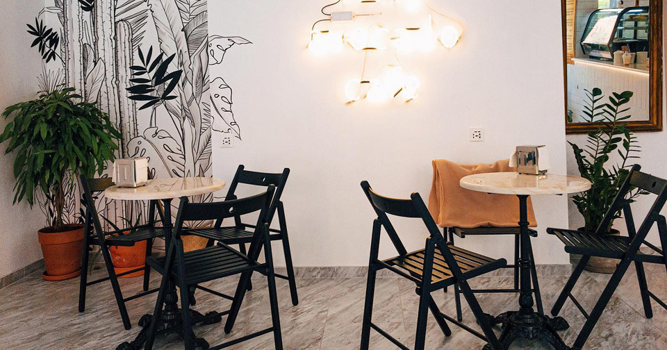 Веганські десерти та кава у Holy Avocado Cafe — The Village Україна